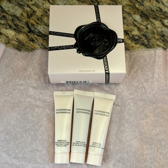 Viktor & Rolf | Skincare | Nib Viktor Rolf Flowerbomb Discovery Kit ...
